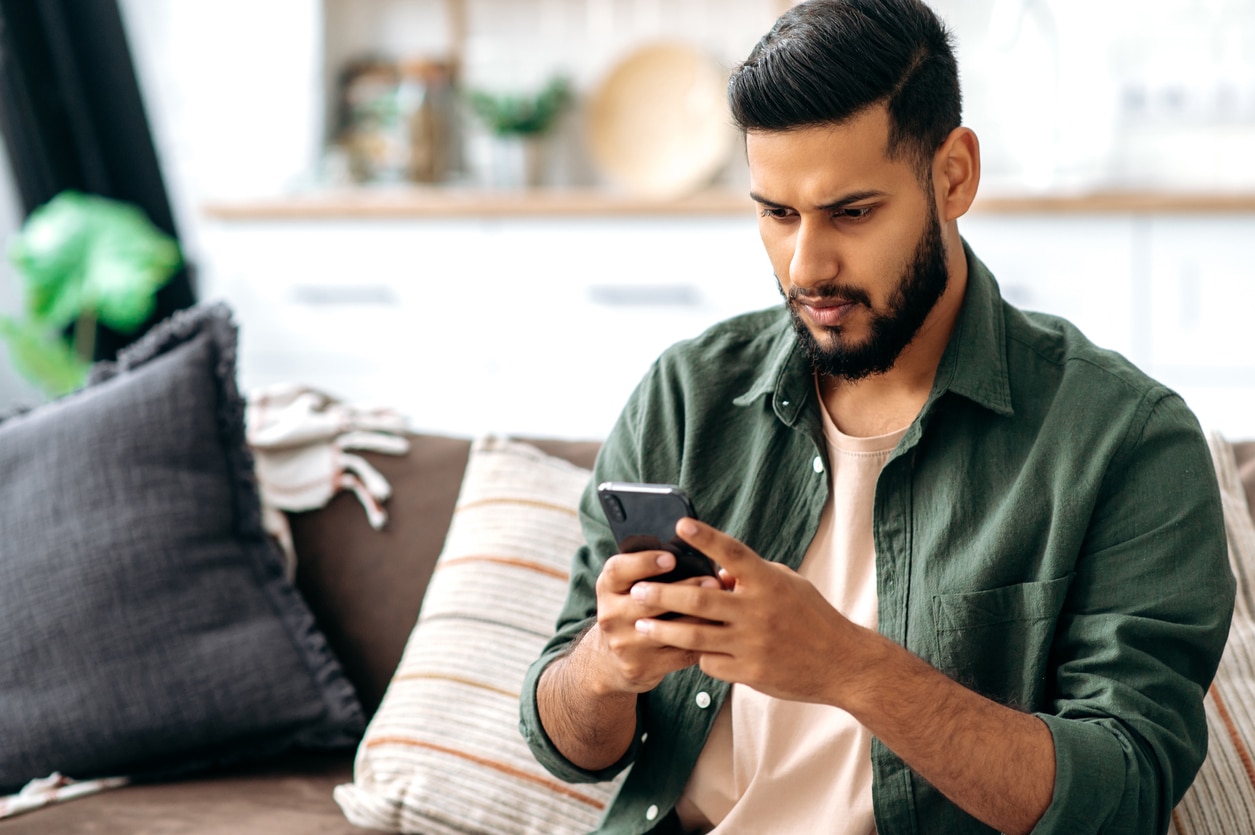 How Texting, Phone Calls & Contact Should Evolve During Dating - Coach ...